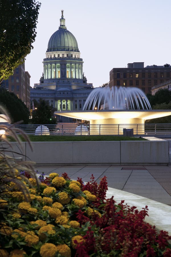 Madison, Wisconsin - Edificio Del Capitolio Del Estado Imagen de ...