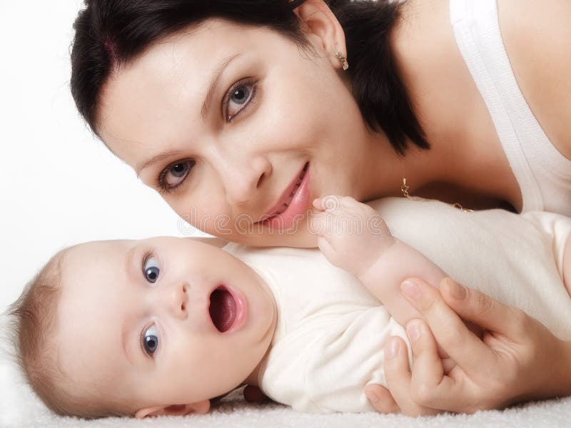 Madre con el bebé imagen de archivo. Imagen de felicidad - 17640013