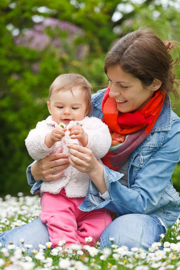 Madre con el bebé foto de archivo. Imagen de sano, emocional - 19325530