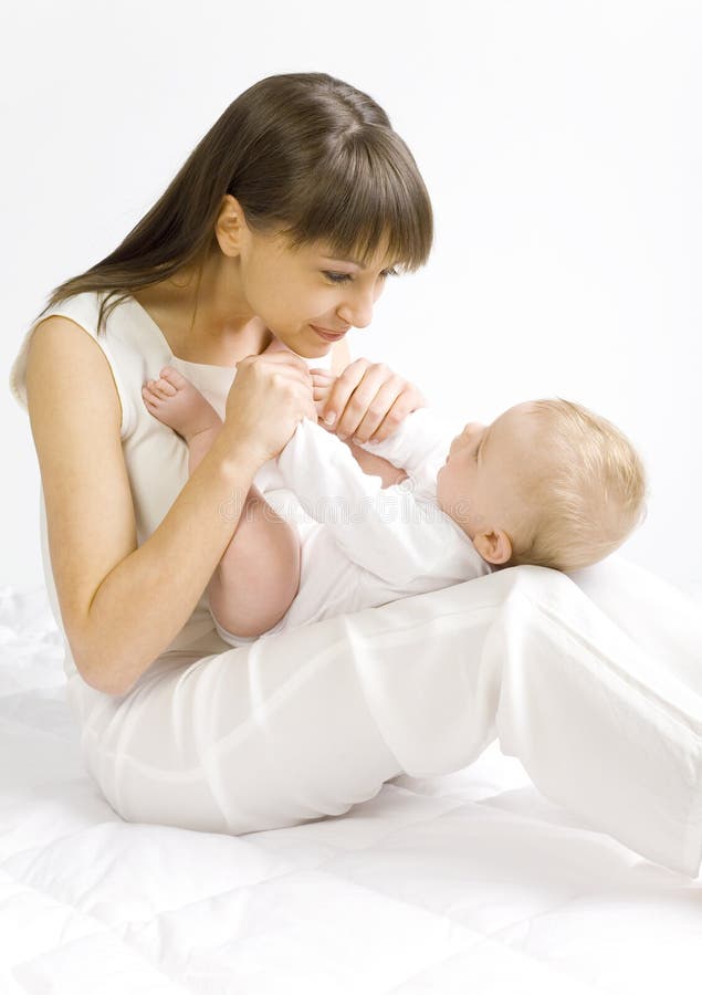 Madre con su bebé imagen de archivo. Imagen de alegre - 11656371