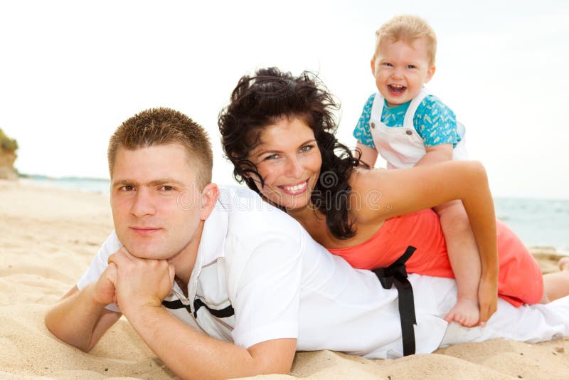 Madre, padre e hijo foto de archivo. Imagen de alegre - 12652772