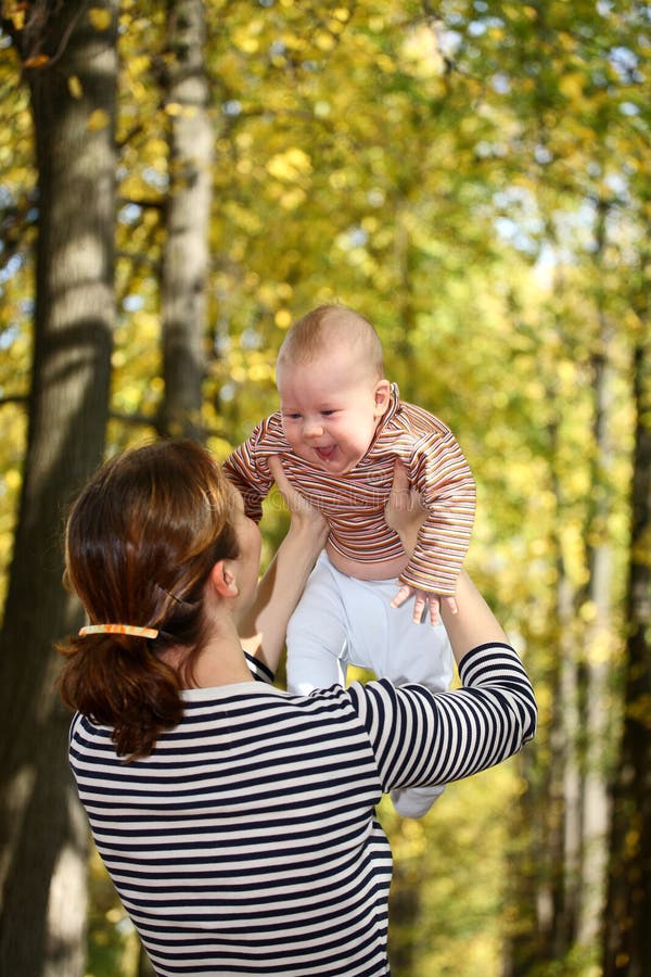 Madre y bebé imagen de archivo. Imagen de mujer, paternidad - 6578815