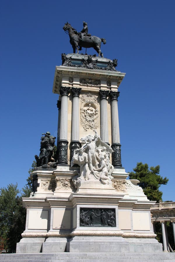 Madrid monument stock image. Image of sightseeing, king - 11179861