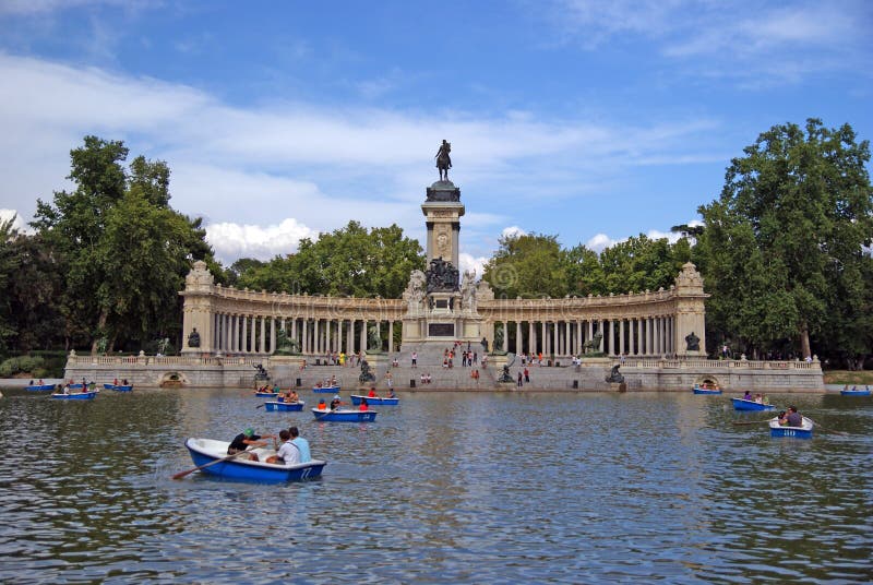 Madrid park editorial image. Image of monument, peaceful - 23630830