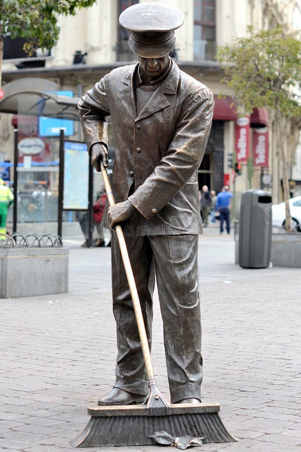 Street Cleaner Statue Madrid Editorial Image - Image of statue ...