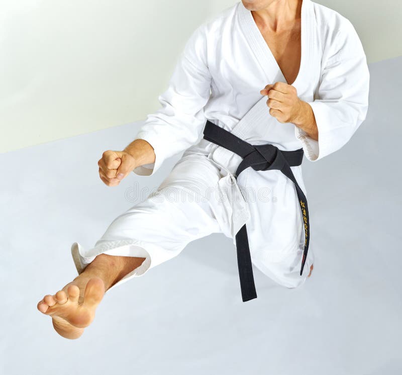 Mae Geri Bate Atleta Com Cinta Preta Foto de Stock - Imagem de ...