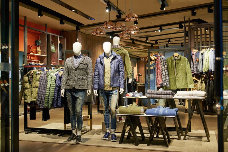 Magasin D'habillement De Boutique De Mode Photo stock - Image du ...