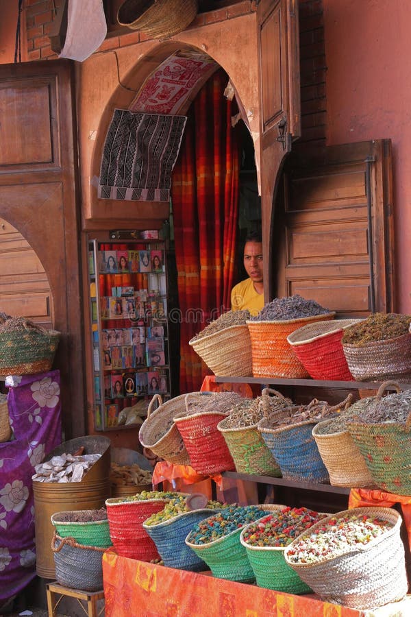 Rues à Marrakech la Médina image éditorial. Image du vivre - 43065900