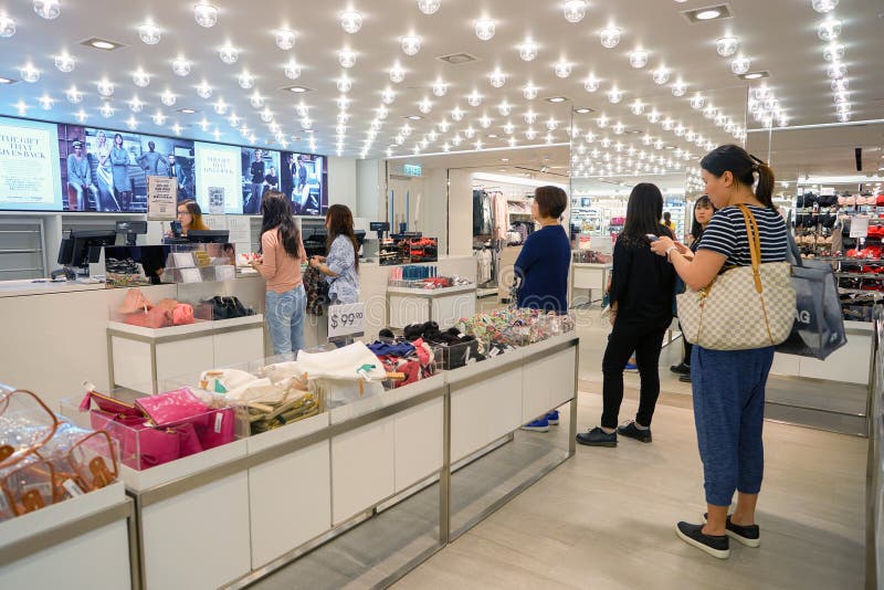 Magasin de H et de M image éditorial. Image du queue - 95169415