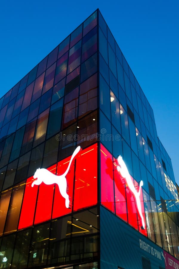 Magasin de puma photo éditorial. Image du logo, vêtement - 41686236