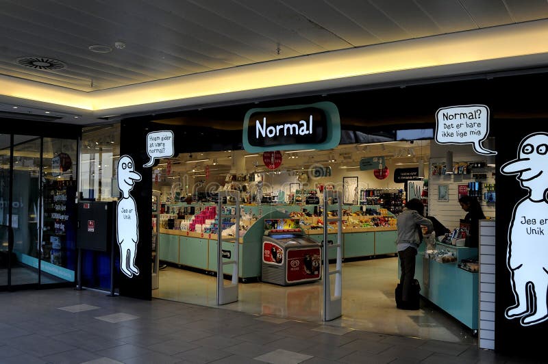 MAGASIN NORMAL photo éditorial. Image du clients, voyageurs - 79108126