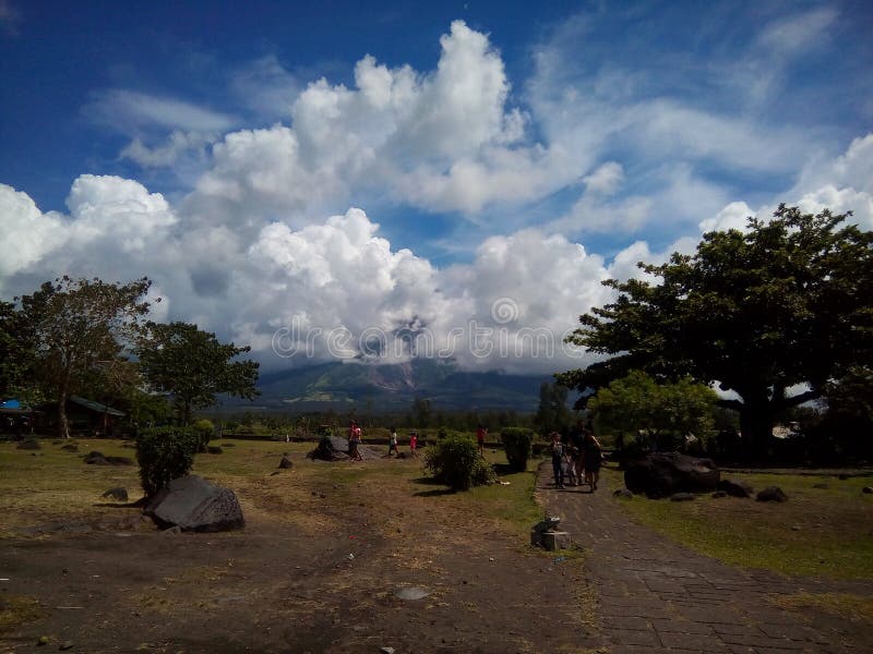Mayon editorial image. Image of magayon, volcano, albay - 117505270