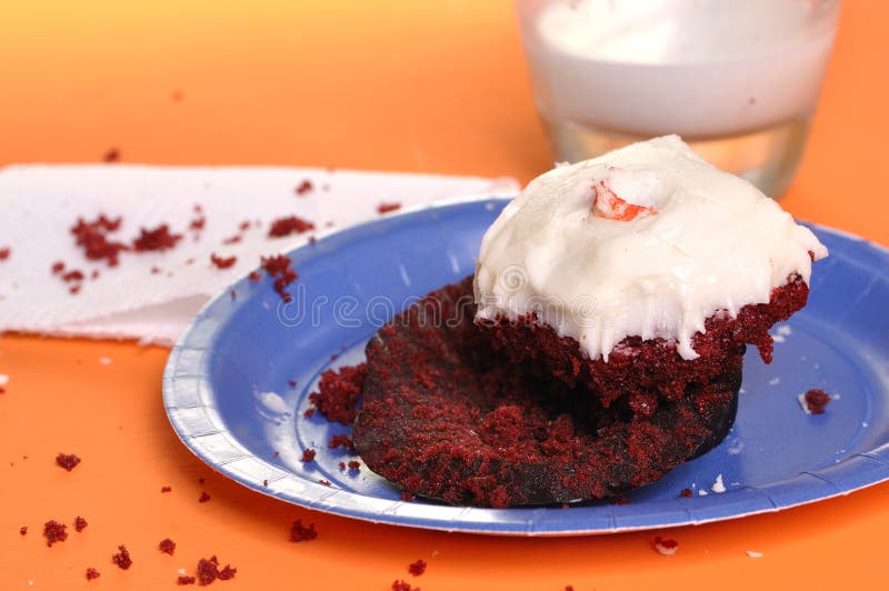 Una Magdalena Comida En Etapas Foto de archivo - Imagen de rosa, casero ...
