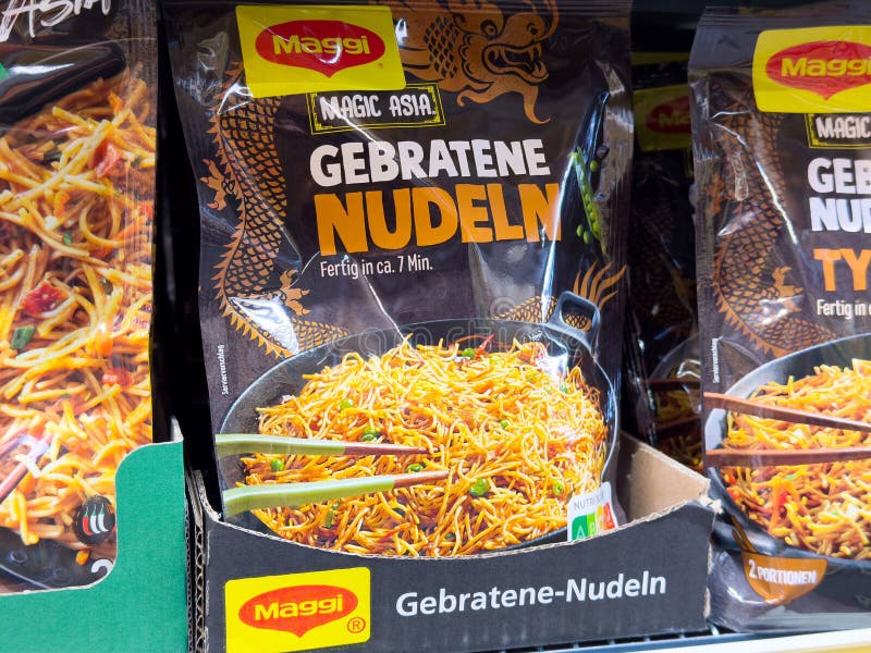 Maggi Magic Asia Gebratene Nudeln Display in Store Shelves Editorial ...