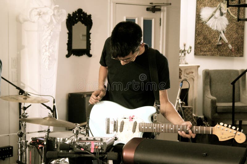 Magic Man Films a Session at Mophonics Studio in New York Editorial ...