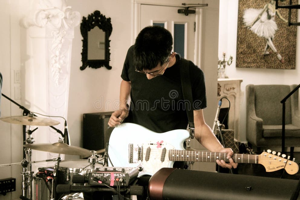 Magic Man Films a Session at Mophonics Studio in New York Editorial ...