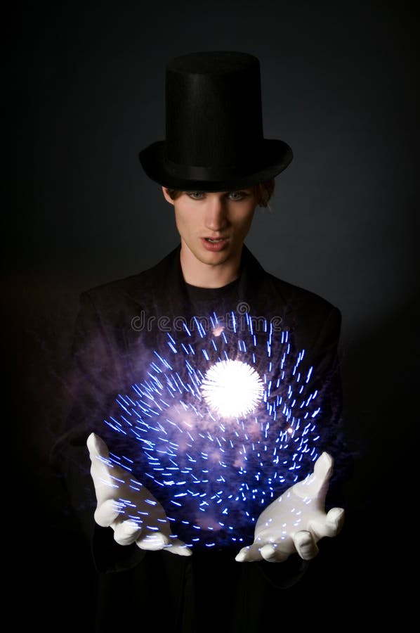 Magicien image stock. Image du nightlife, hommes, mystérieux - 7127975