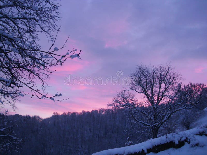 Magischer Winter-Himmel stockbild. Bild von rumänien - 129079501