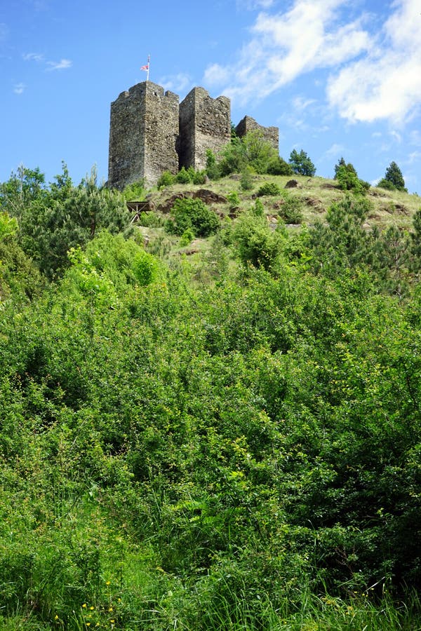 Maglic Festung stockbild. Bild von himmel, gras, blau - 72768083