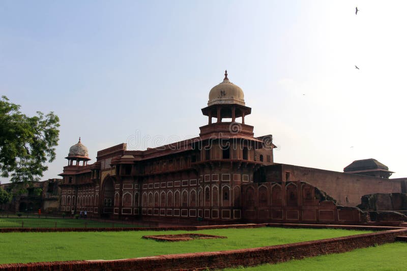 The Magnificent Detail of Architecture Inside the Complex of Agra Fort ...