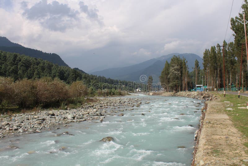 The Magnificent Lidder River Flowing through the Valley in Pahalgam ...