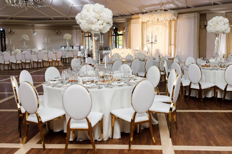 Magnificent Table Setting for Celebrating Weddings and Other Banquets ...