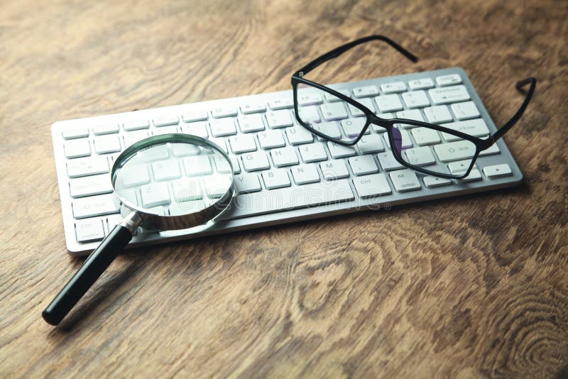 Magnifier with Computer Keyboard. Searching Internet Stock Image ...