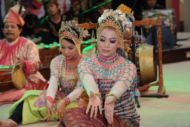 Mah yong dance editorial image. Image of makyong, yong - 116051815