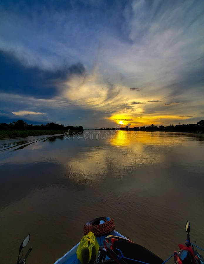 Mahakam river editorial image. Image of morning, evening - 266164005