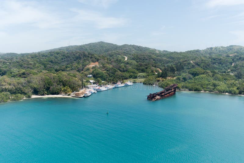 Mahogany Bay, Roatan, Honduras Stock Photo - Image of island, nature ...