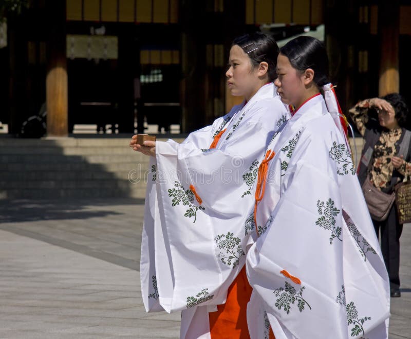 Maidens on Japanese Shinto Wedding Ceremony Editorial Photography ...