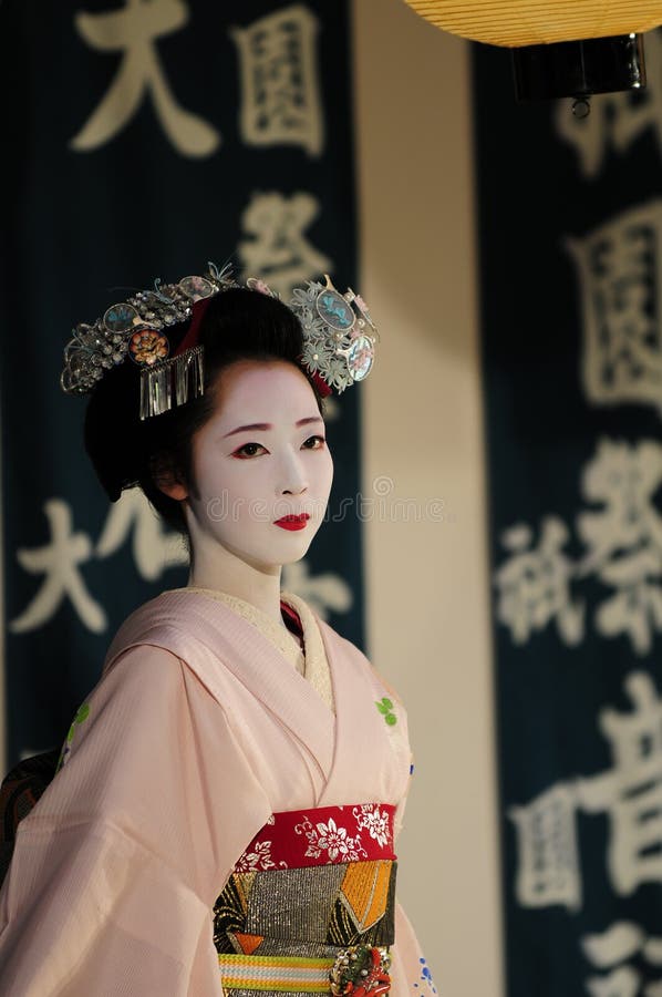 Maiko at Japanese festival editorial image. Image of beauty - 10224985
