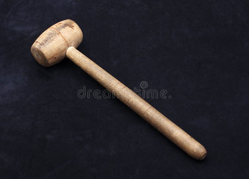 Vieux maillet en bois photo stock. Image du bois, vieux - 8392092