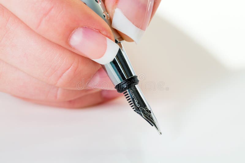 Main Avec Le Contrat De Signature De Stylo-plume Image stock - Image du ...