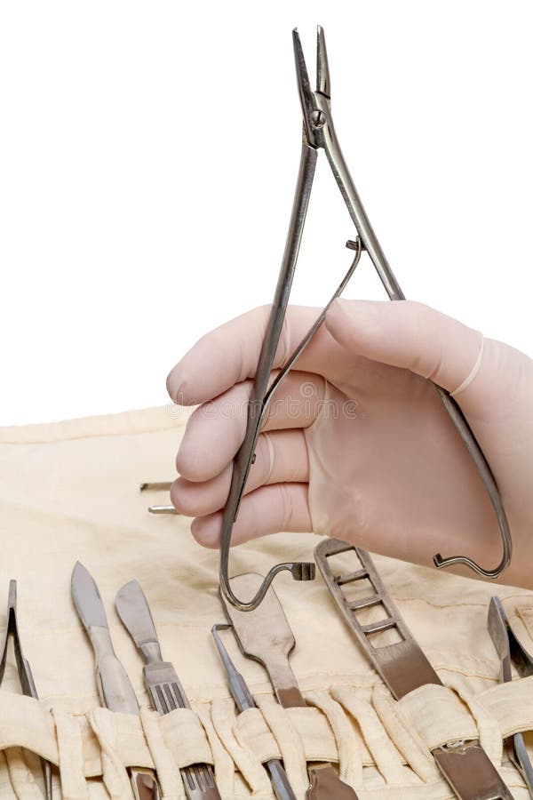 Main Avec Les Agrafes Chirurgicales Image stock - Image du pointu ...