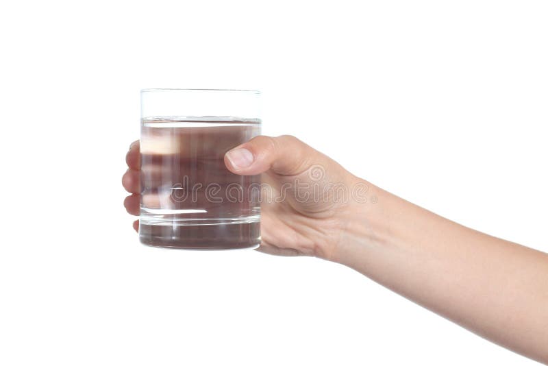 Main De Femme Tenant Un Verre Avec De L'eau Photo stock - Image du ... Main De Femme Tenant Un Verre Avec De L'eau Photo stock - Image du ...