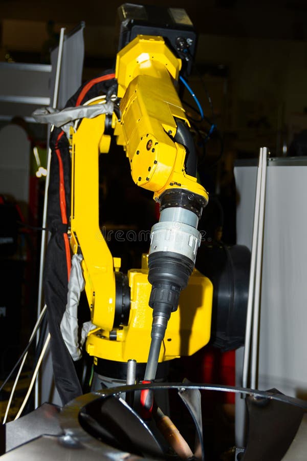 Main De Robot De Kuka De Plasma De Soudure Photo stock - Image du ...