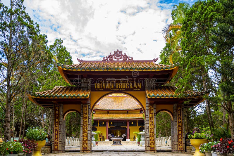 Main Gate of Buddhist Temple Stock Photo - Image of exterior, monastery ...