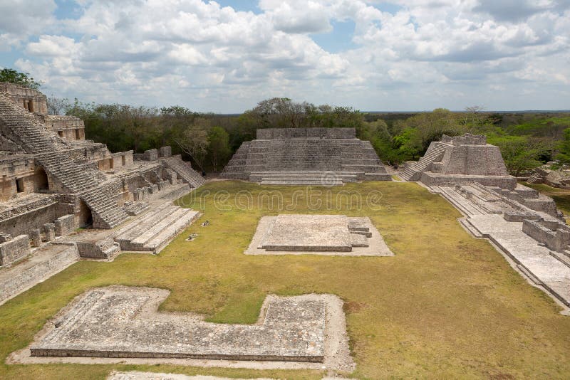 The main plaza at Edzna stock photo. Image of tradition - 44411290