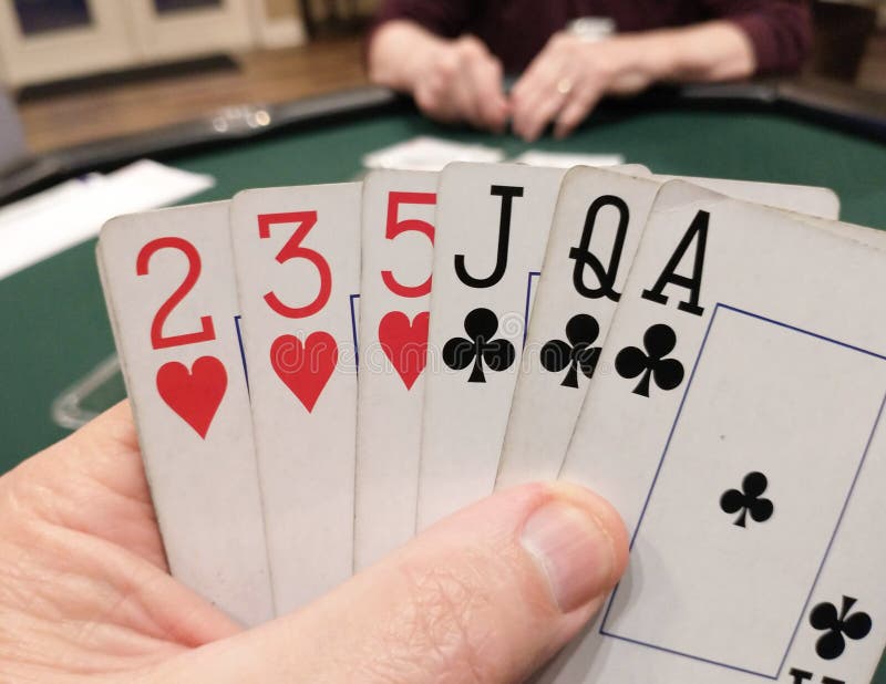 Main rauque image stock. Image du cartes, gibier, fixation - 211027505