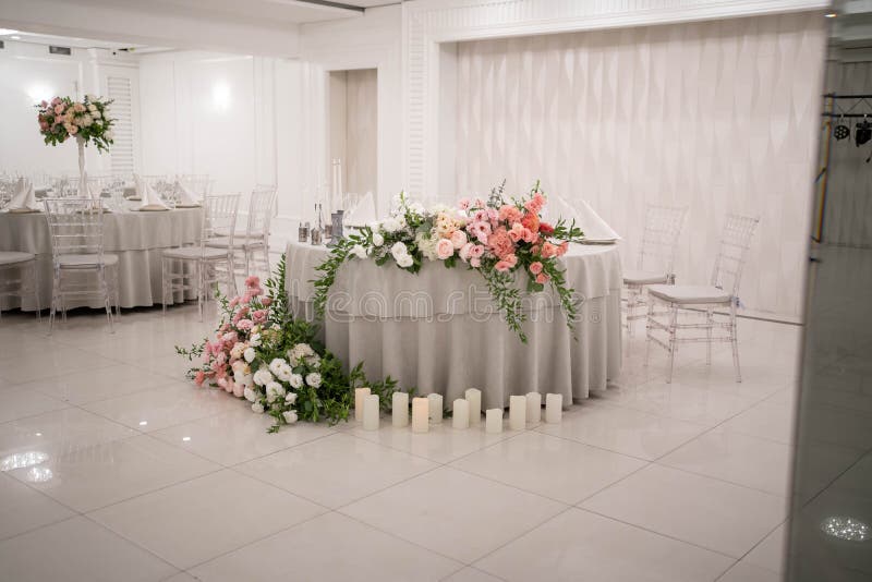 Main Table at a Wedding Reception with Beautiful Fresh Flowers and ...