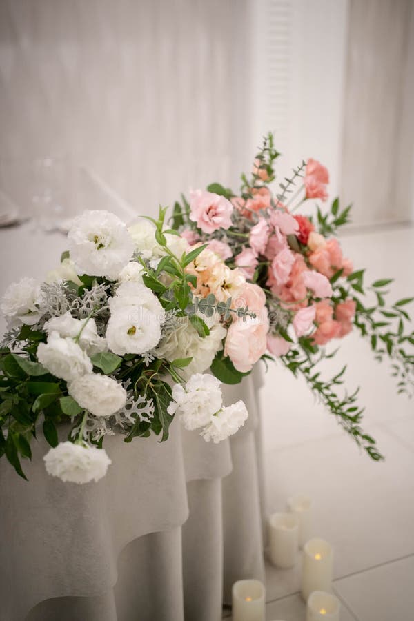 Main Table at a Wedding Reception with Beautiful Fresh Flowers and ...