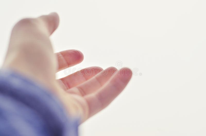 Main tendue et ciel image stock. Image du aide, main, opinion - 179489