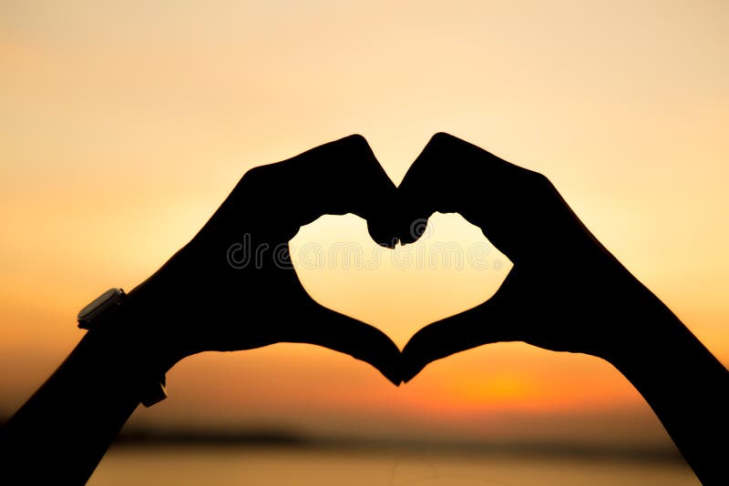 Mains formant un coeur image stock. Image du mariage - 32424737