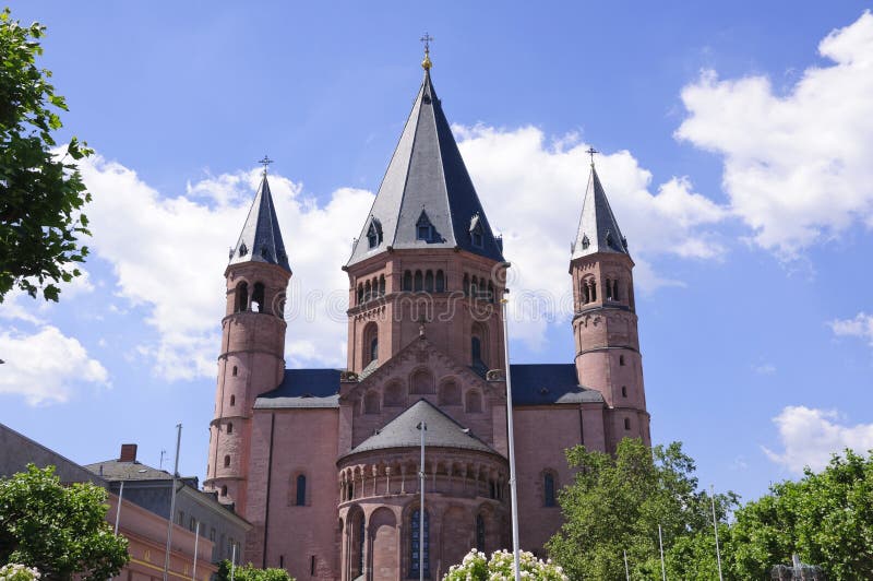 Mainz Cathedral stock image. Image of monuments, mainz - 22603749