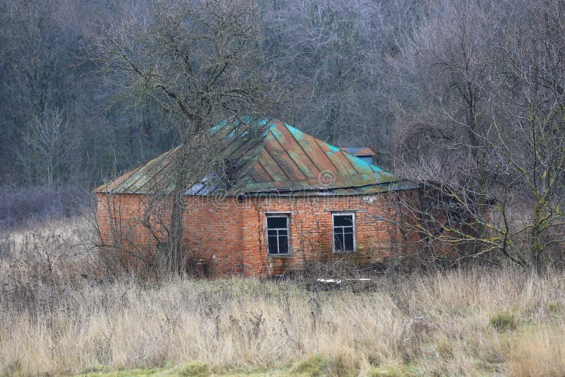 5,257 Maison Cassée Photos libres de droits et gratuites de Dreamstime