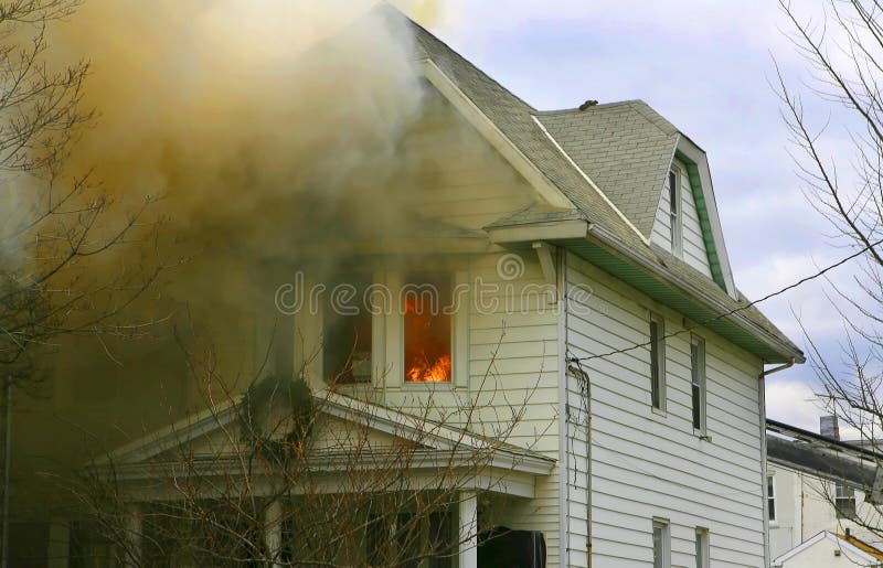 Maison d'incendie photo stock. Image du endommagé, flamme - 11160028