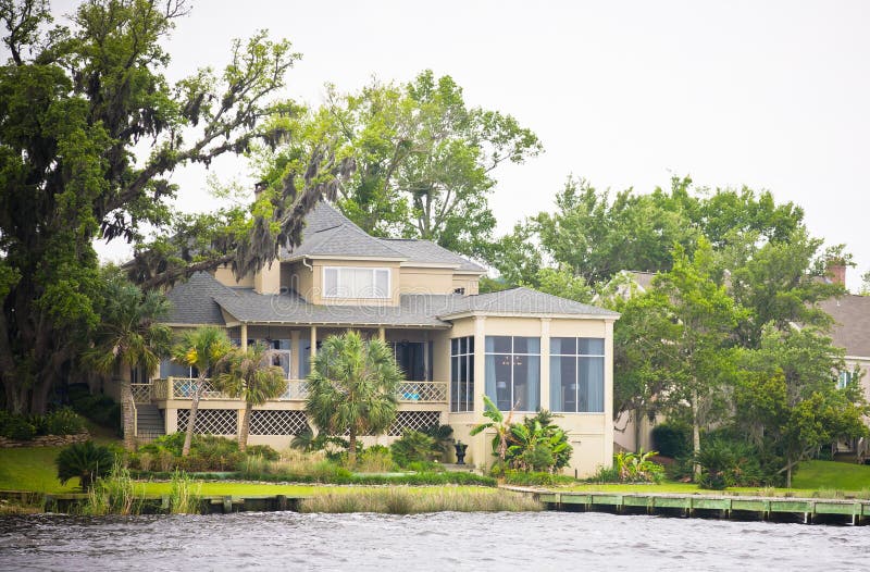 Maison de bord de mer image stock. Image du paume, floride - 24512857