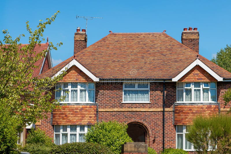 Maison de briques rouges photo stock. Image du maison - 221126172