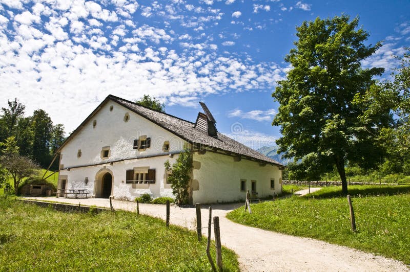 Maison de ferme photo stock. Image du gras, brillant, grange - 6030936